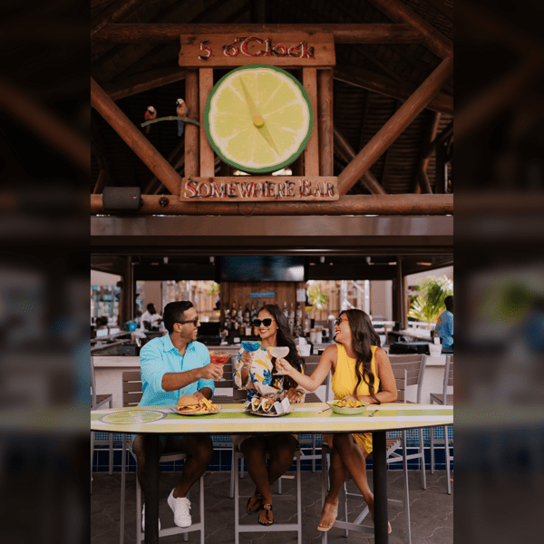 It's 5 o'Clock Somewhere Bar & Grill | Aruba.com
