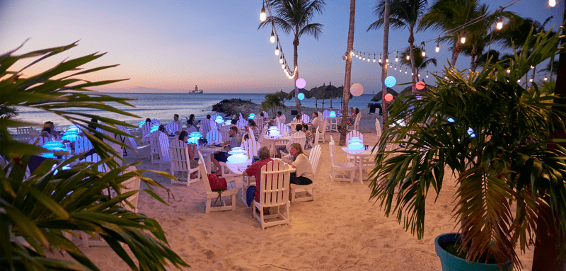 Restaurantes con vista al mar en Aruba: dónde comer frente a la playa