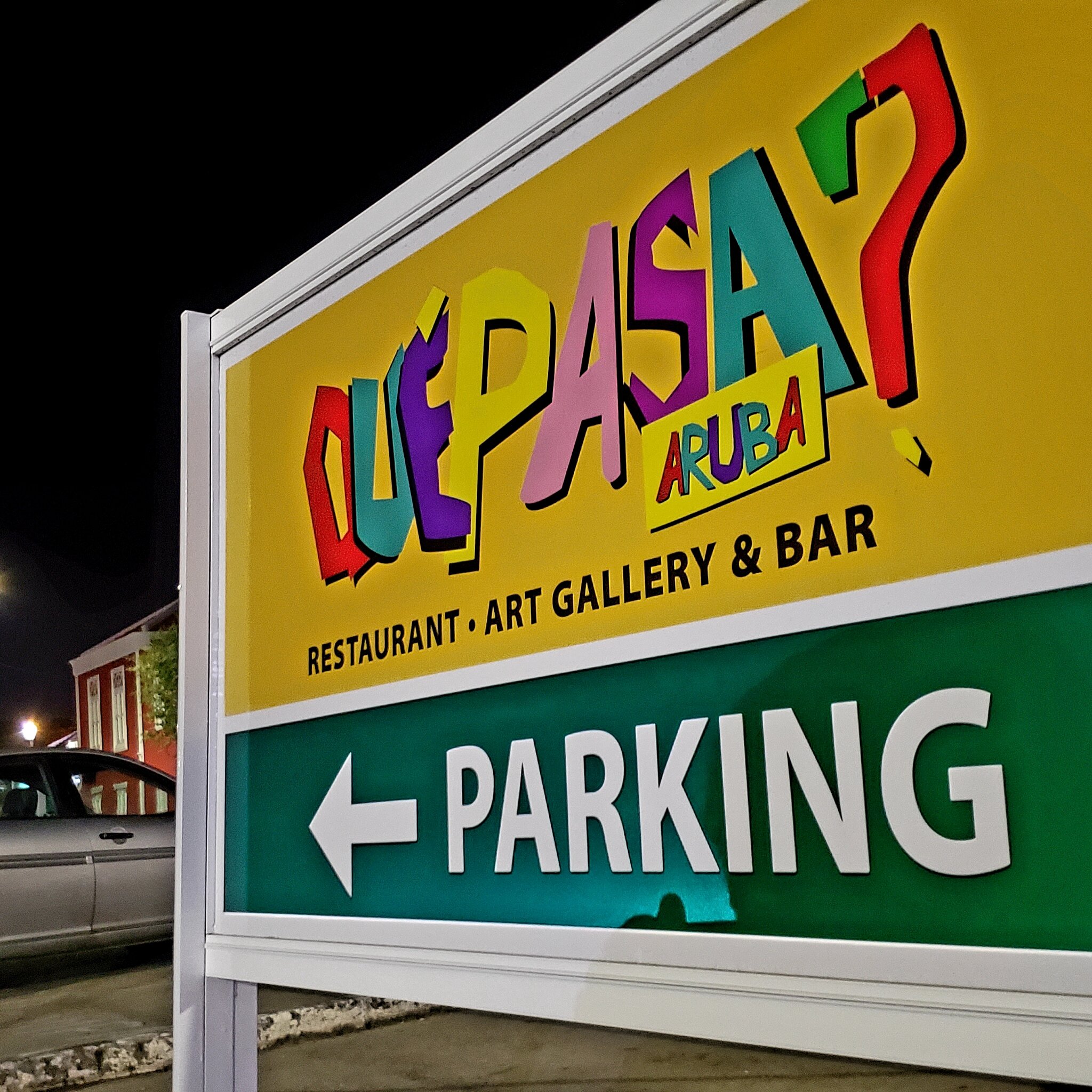 Lots of Space and Free Parking at Que Pasa Restaurant | Aruba.com