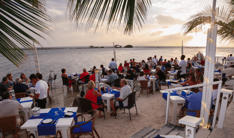 Flying Fishbone - Cena romántica en la playa de Aruba