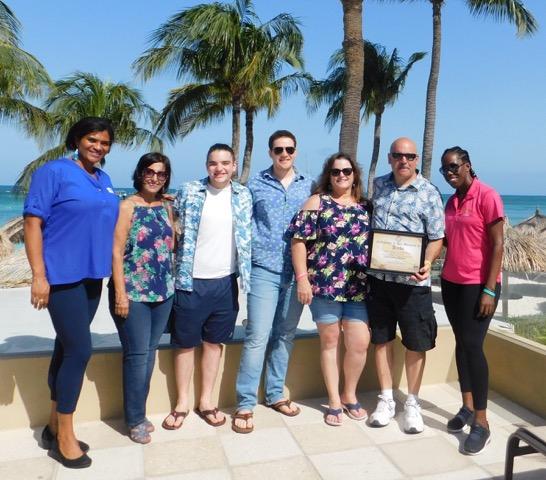 Steven Golub honored at Playa Linda Resort | Aruba.com