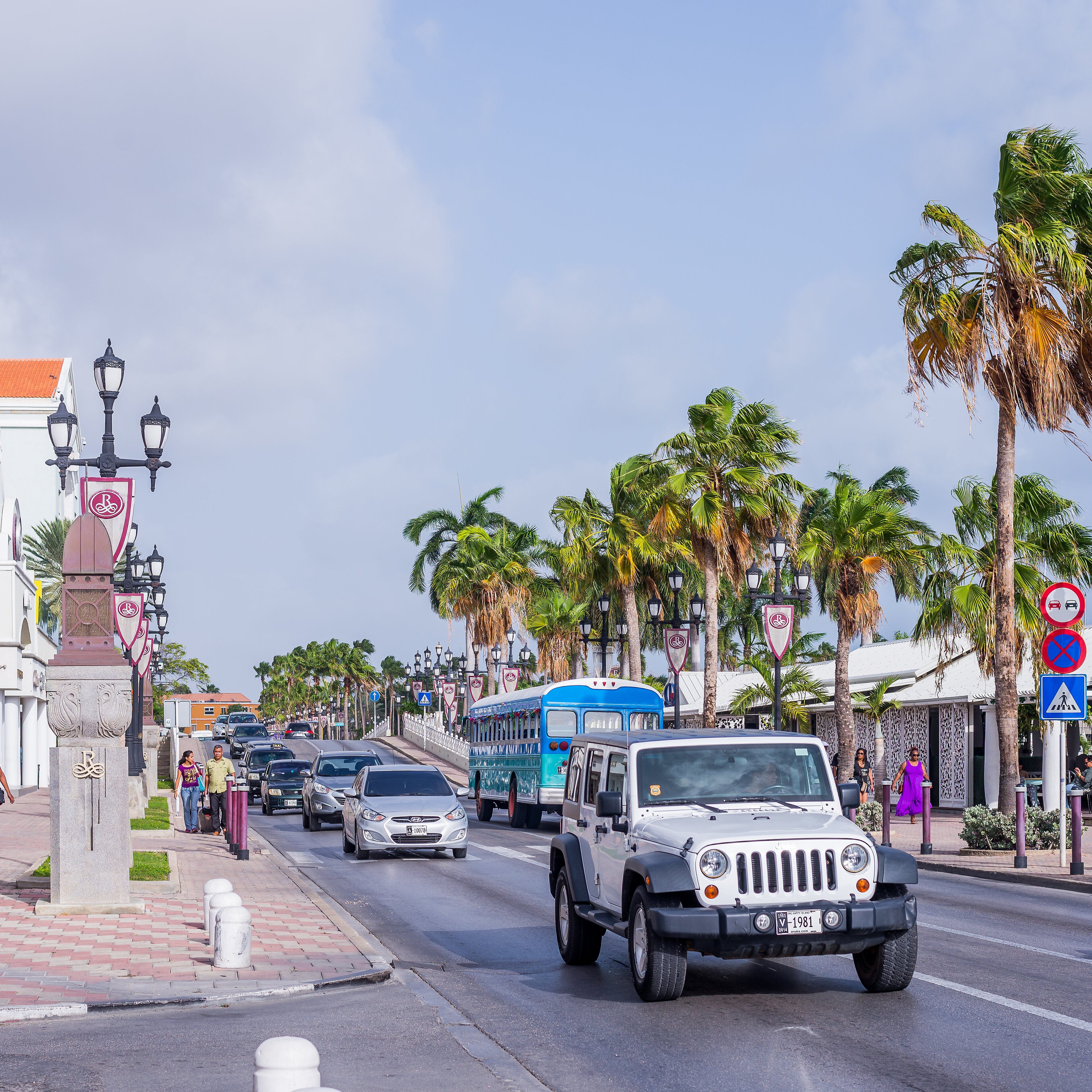 Aruba Taxi & Limousine Services - Complete Guide to Taxis & Limos