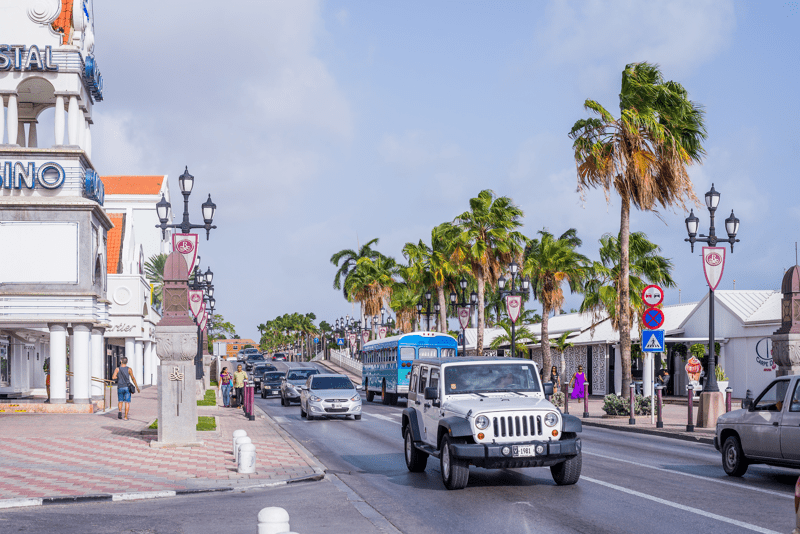 Aruba Taxi & Limousine Services - Best Taxi & Limo Companies