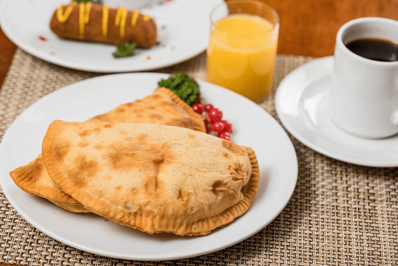 Pastechi: A Delícia Arubana Que Você Precisa Provar