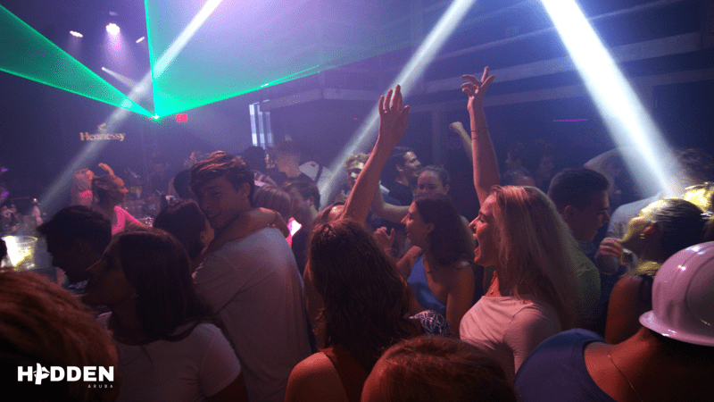 HIDDEN Nightclub’s ‘Smack the Pinata | Aruba.como